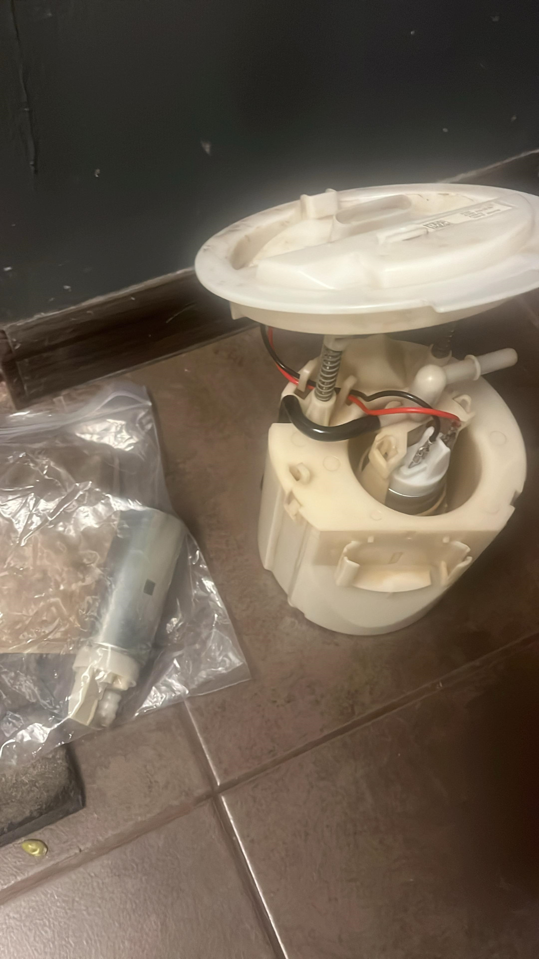 Замена КВКГ Замена бензонасоса — Mercedes-Benz C-Class (W204), 1,8 л ...