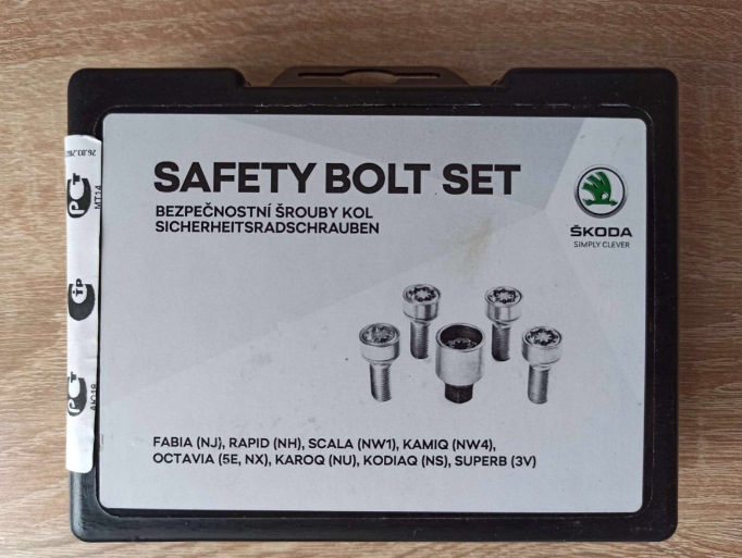 Секретки болты на VAG от Skoda — Audi A4 (B8), 2 л, 2008 года ...