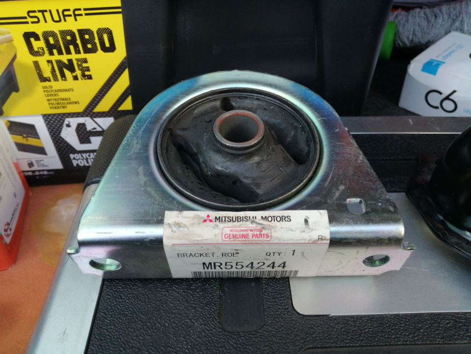 MR554244 Опора двигателя передняя OEM Mitsubishi | Запчасти на DRIVE2