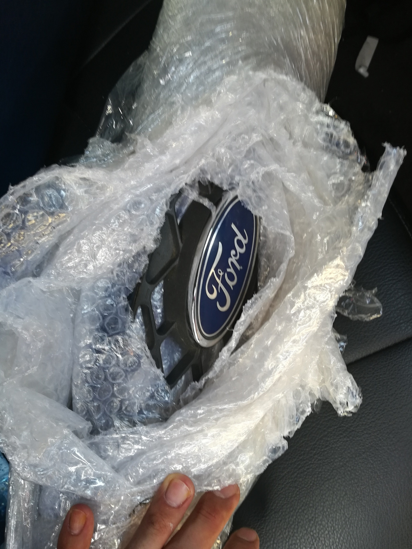 эмблема форд на решетку радиатора — Ford Focus I Hatchback, 1,8 л, 2003 ...