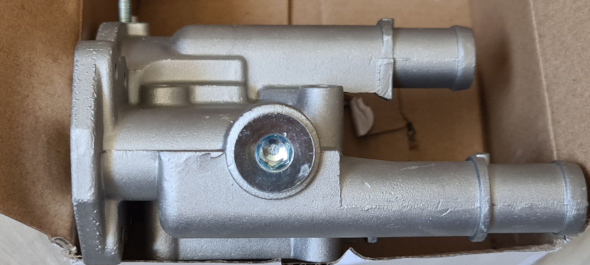 Водяной насос GM 24405895 и корпус термостата Agafit — Chevrolet ...