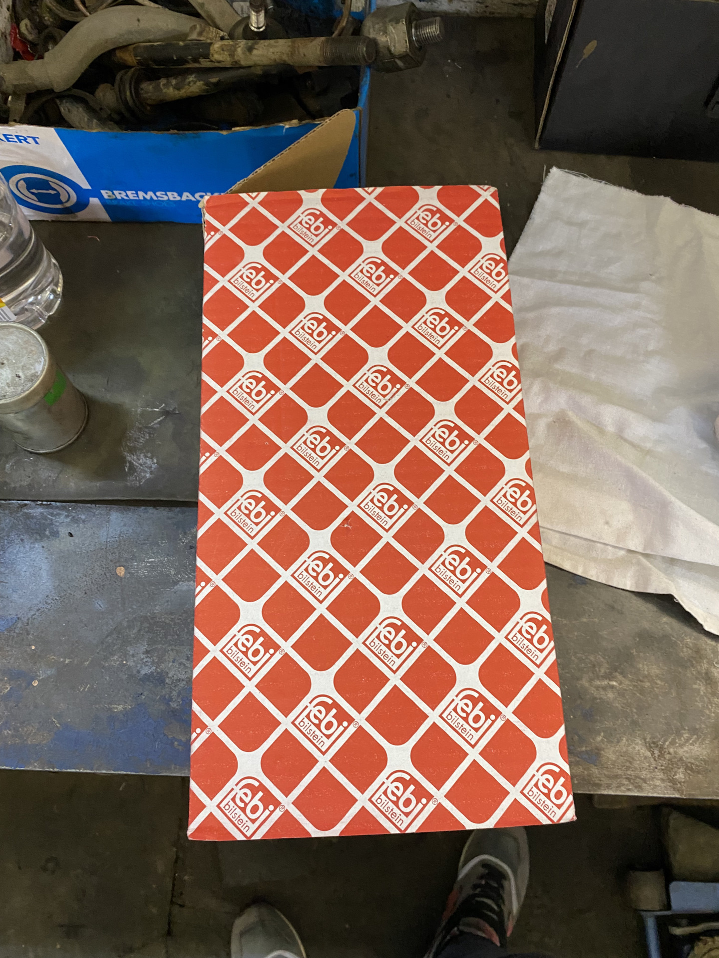 Замена правой гидроопоры (подушки) двигателя — Ford Focus Wagon III, 1 ...