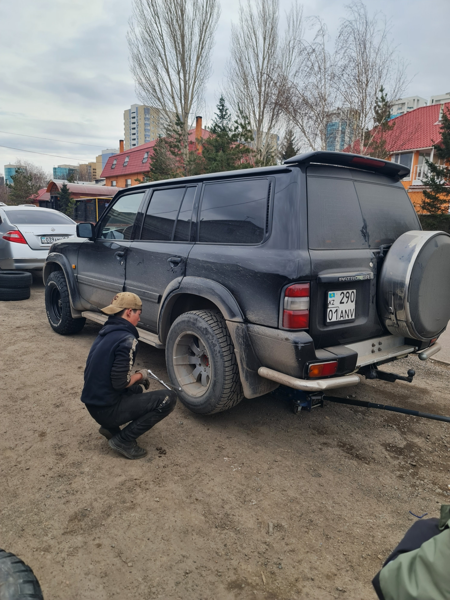 Замена зимней шиповки на летние гудричи — Nissan Patrol (Y61), 2,8 л, 1999 года | шины | DRIVE2