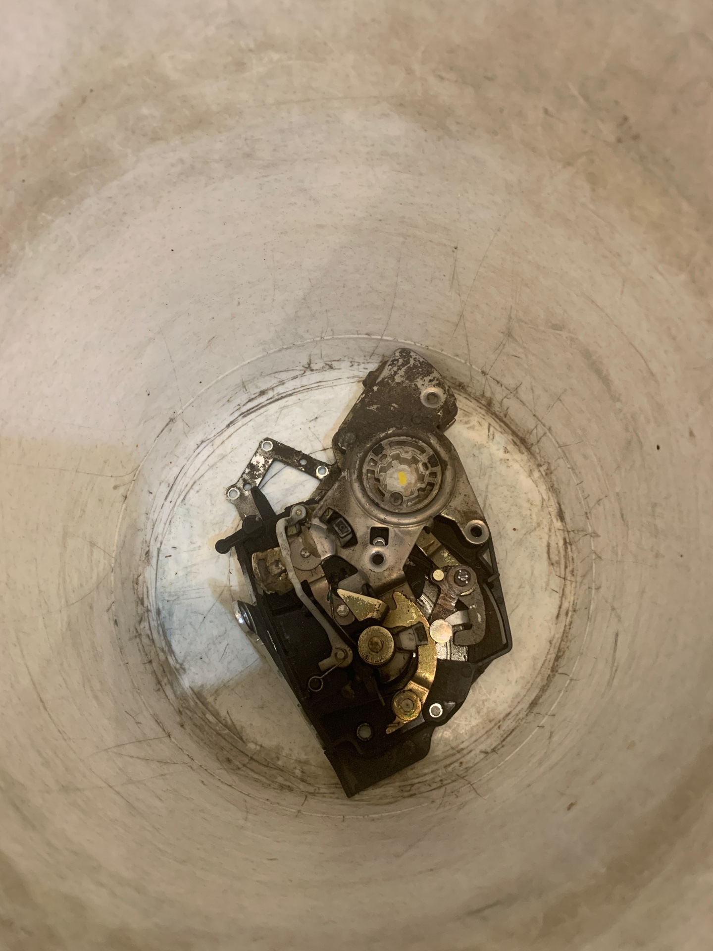 Ремонт доводчика двери 51227202138 — BMW 7 series (E65/E66), 3 л, 2008 ...