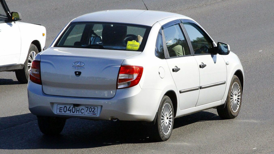 видео с регистратора *умный кот* *русская дорога 2* — Lada Granta, 1,6 л, 2013 года | прикол ...