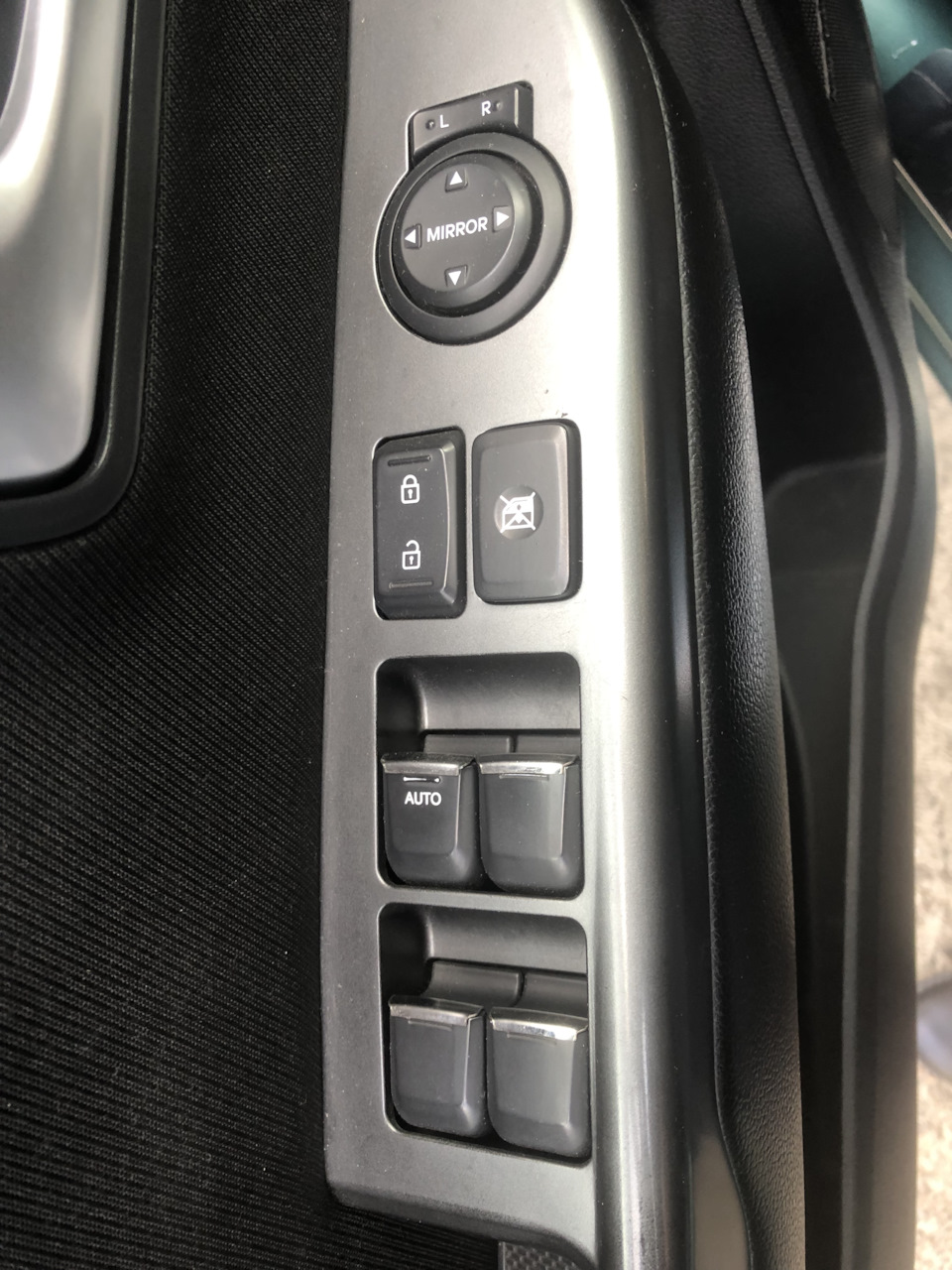 Хром накладки на кнопки стеклоподьёмников — KIA Rio 5-door (3G), 1,6 л ...