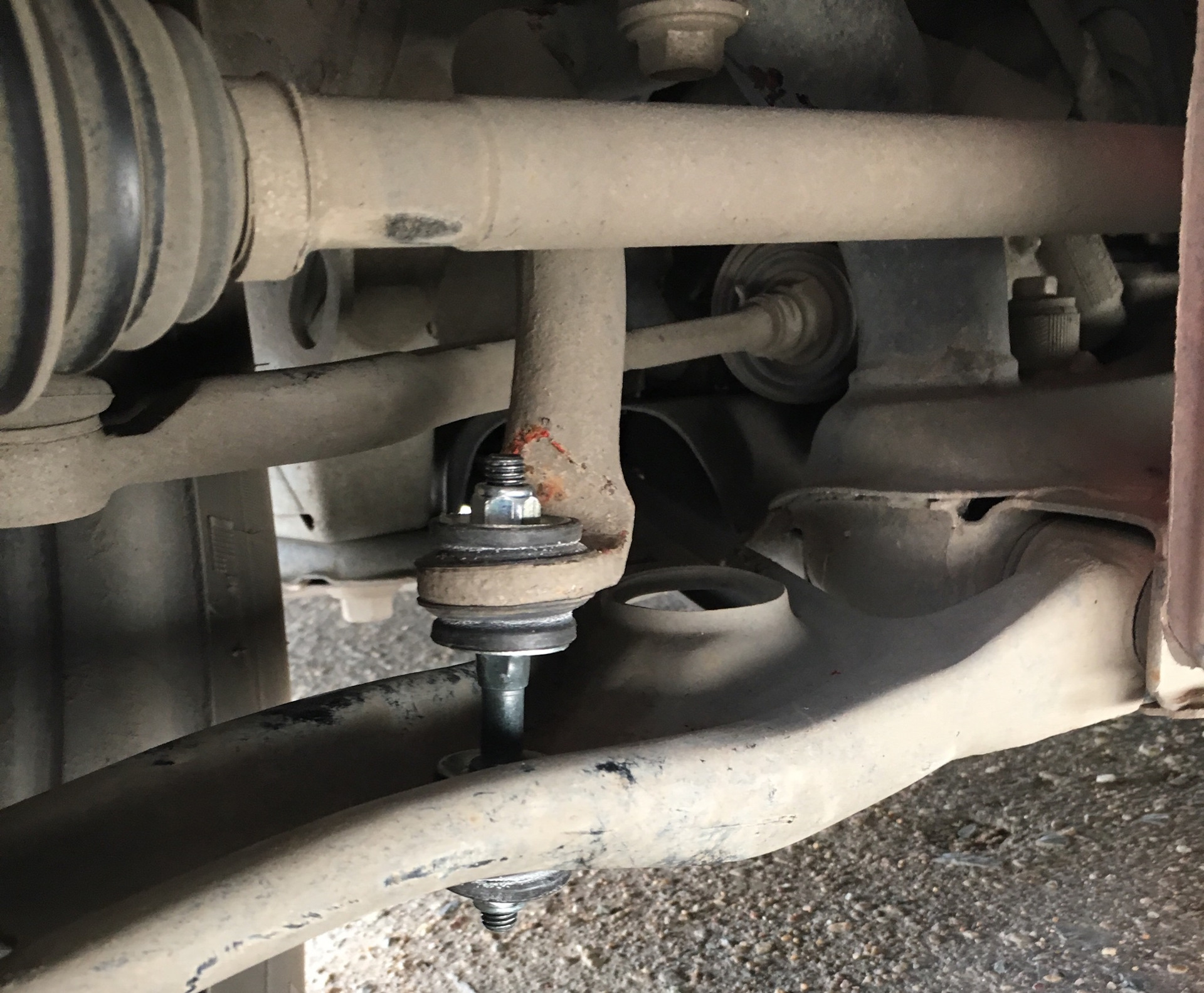 Замена стоек стабилизатора — Toyota Will Cypha, 1,3 л, 2003 года ...