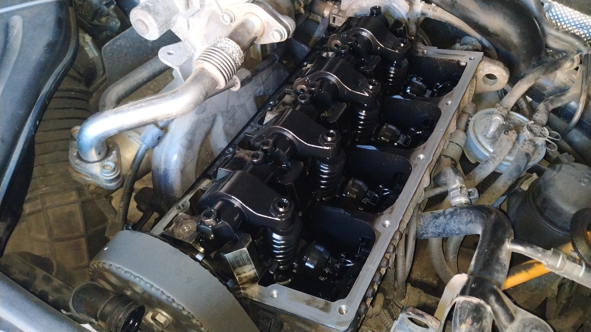 Течет прокладка под клапанной крышкой Audi A4 B7 2tdi bpw — Audi A4 ...