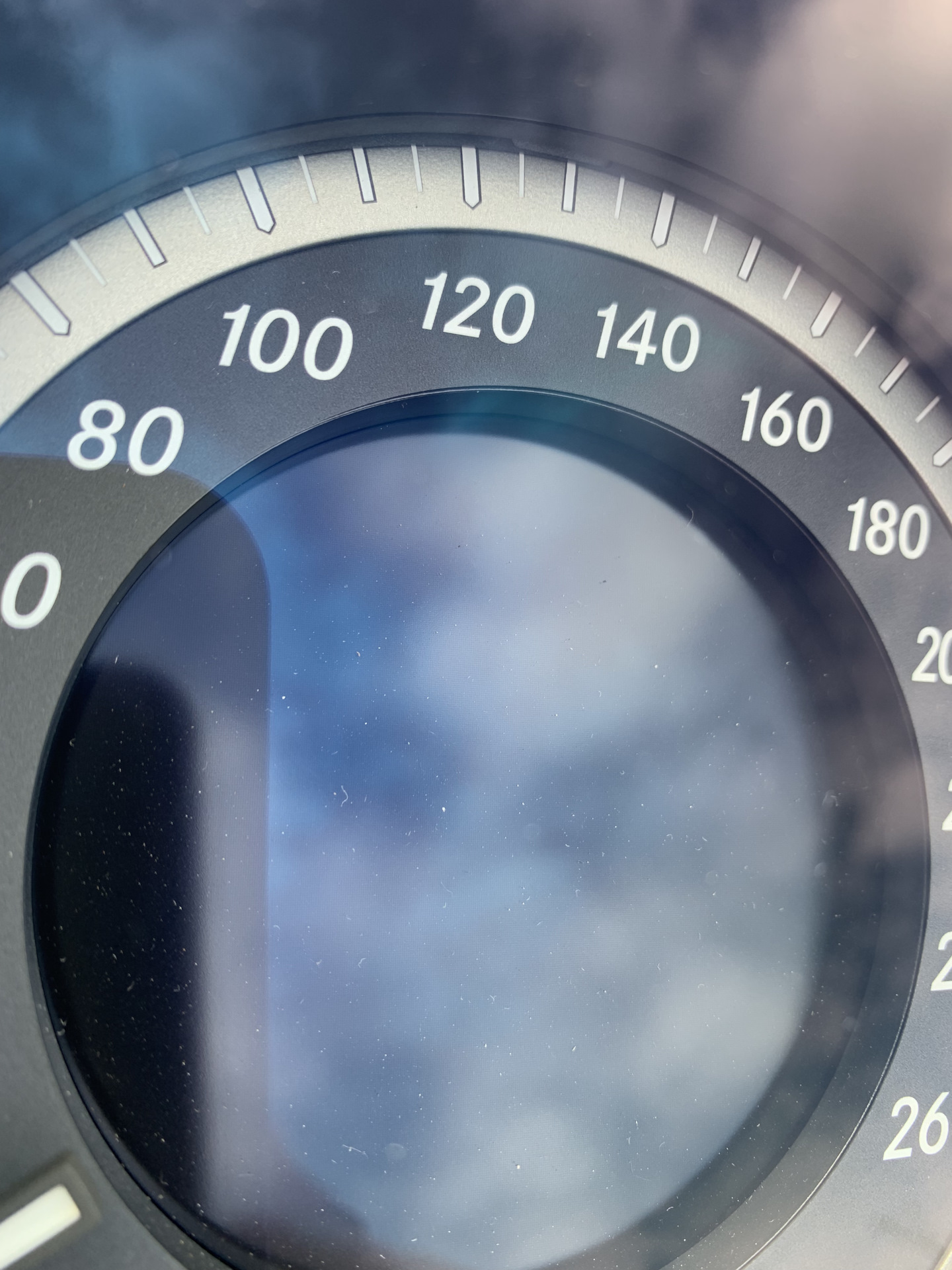 Удаление пыли из щитка приборов. — Mercedes-Benz E-class (W212), 2,1 л ...