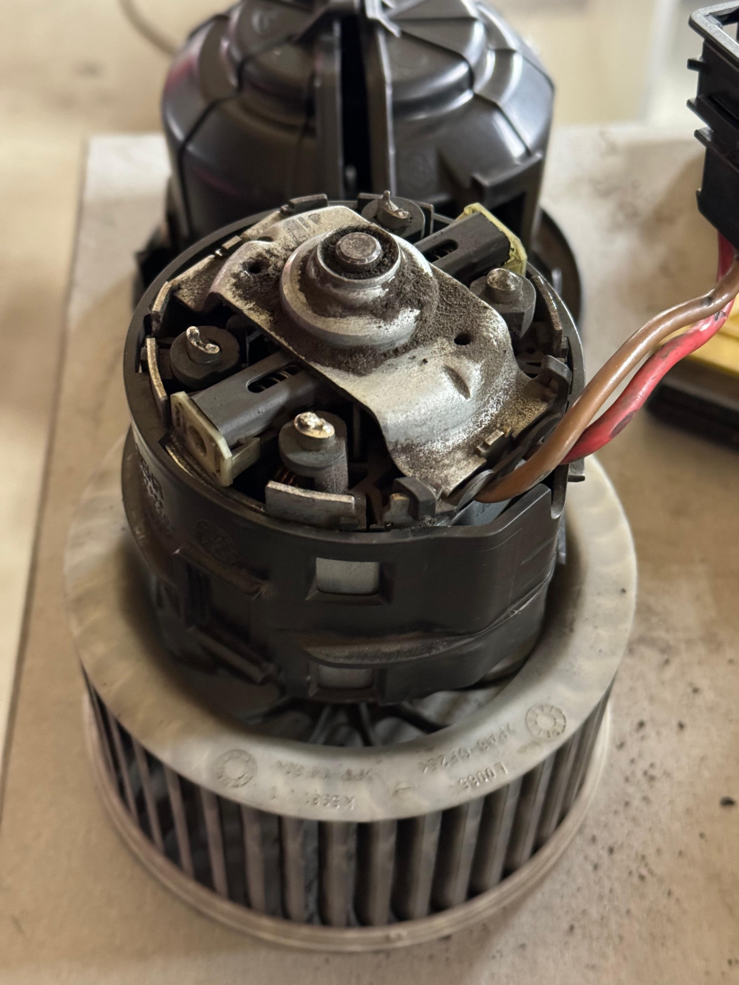 Замена моторчика печки. — Land Rover Discovery Sport (1G), 2,2 л, 2015 ...