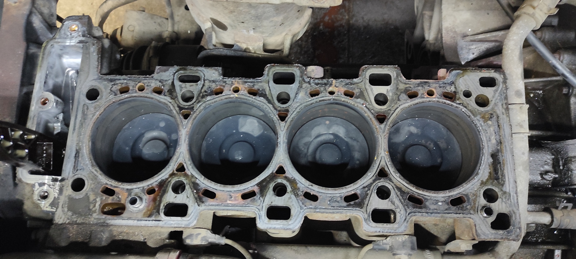 Замена прокладки ГБЦ — SsangYong Actyon (2G), 2 л, 2012 года | визит на ...