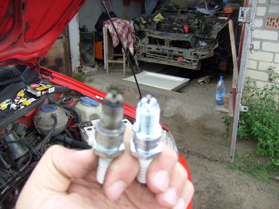 Замена свечей и воздушного фильтра — Volkswagen Polo Hatchback Mk3, 1,4 ...
