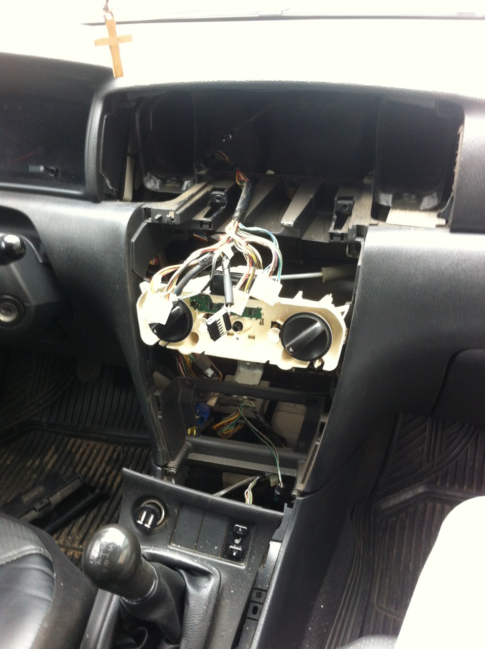 Ну а как же без магнитолы. — Toyota Corolla (120), 1,6 л, 2005 года ...
