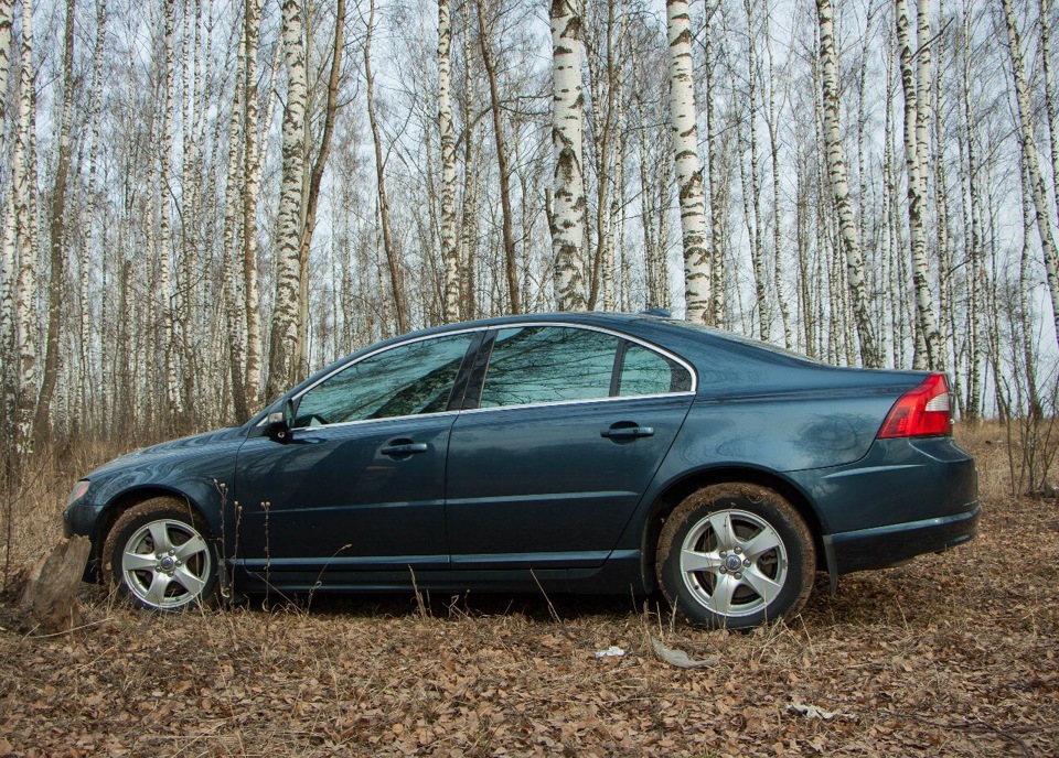 Я таки заставил iPod играть:) ну и запилил подсветку подстаканников ...