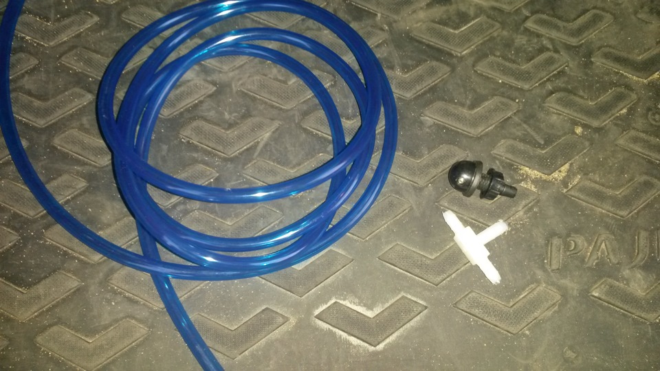 Форсунка омывателя для камеры заднего вида — Mitsubishi Pajero Sport ...