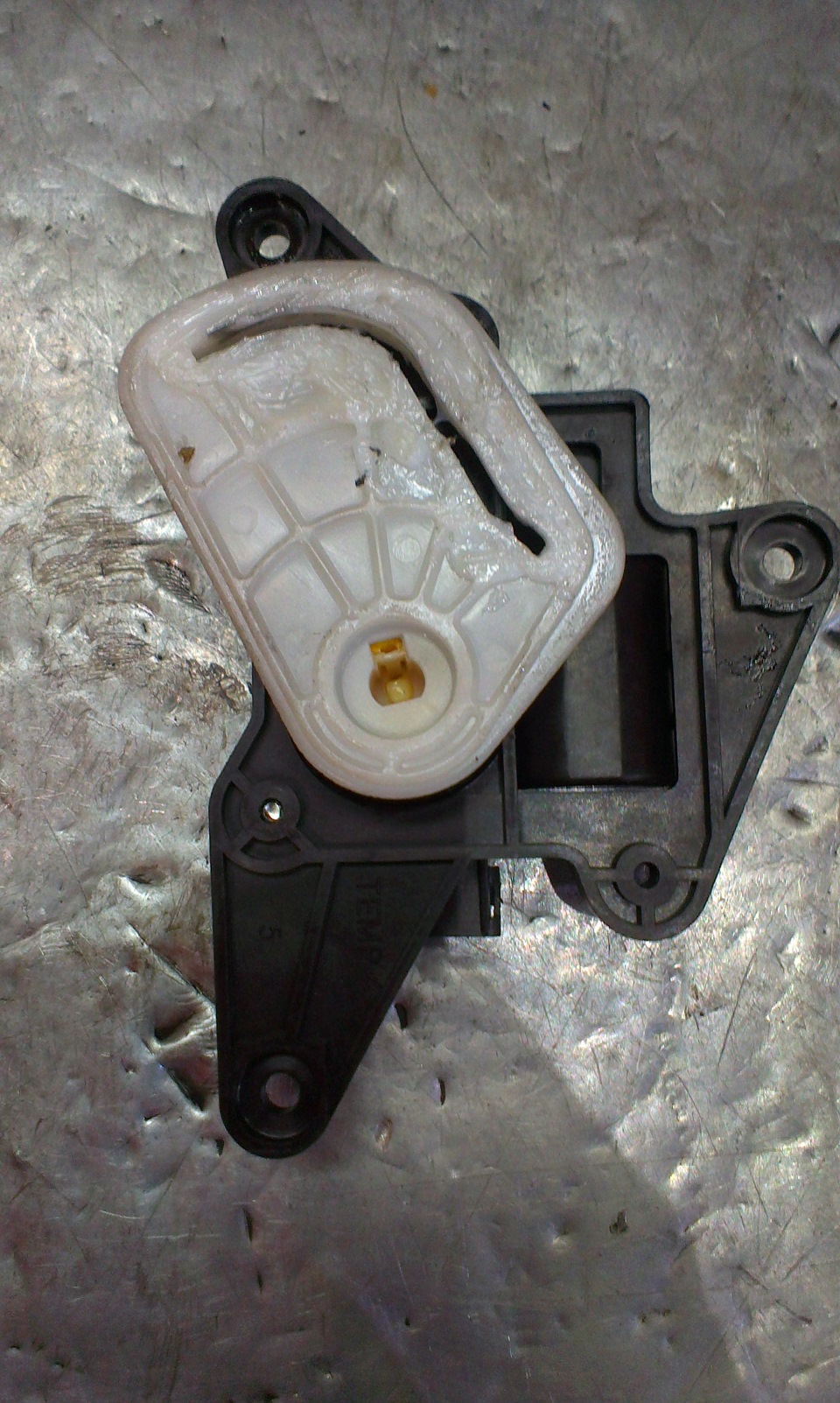Замена привода заслонки отопителя — KIA Ceed (1G), 1,6 л, 2009 года ...