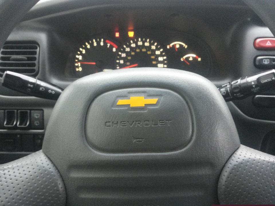 Лого на руль — Chevrolet Tracker II, 2 л, 2000 года | тюнинг | DRIVE2