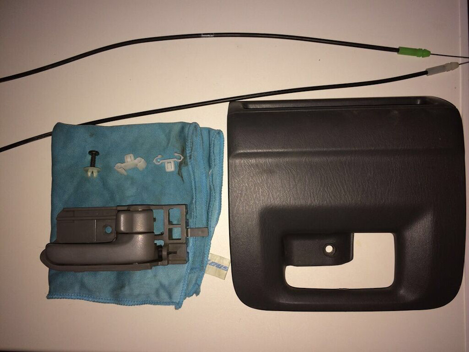 Ручка открывания багажника из салона — Toyota Land Cruiser Prado 120 ...