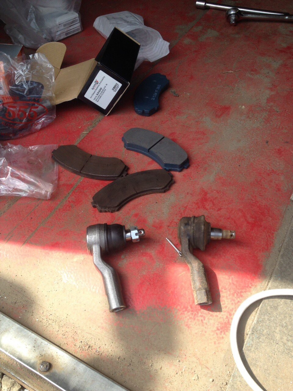 Пока поменял колодки и рулевые и покрасил борта. — Mazda Bongo VI, 2001 ...