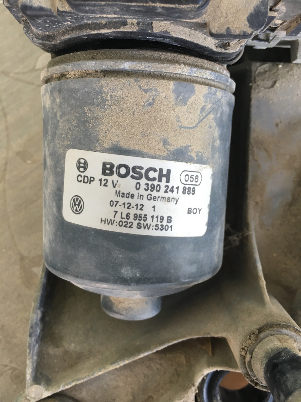 Накрылся моторчик переднего стеклоочистителя — Volkswagen Touareg (1G ...