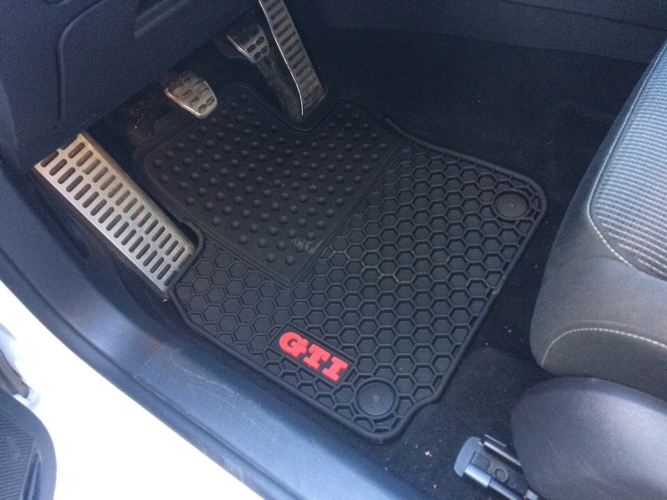 15. Резиновые ковры GTI — Volkswagen Golf Mk6, 1,4 л, 2012 года ...