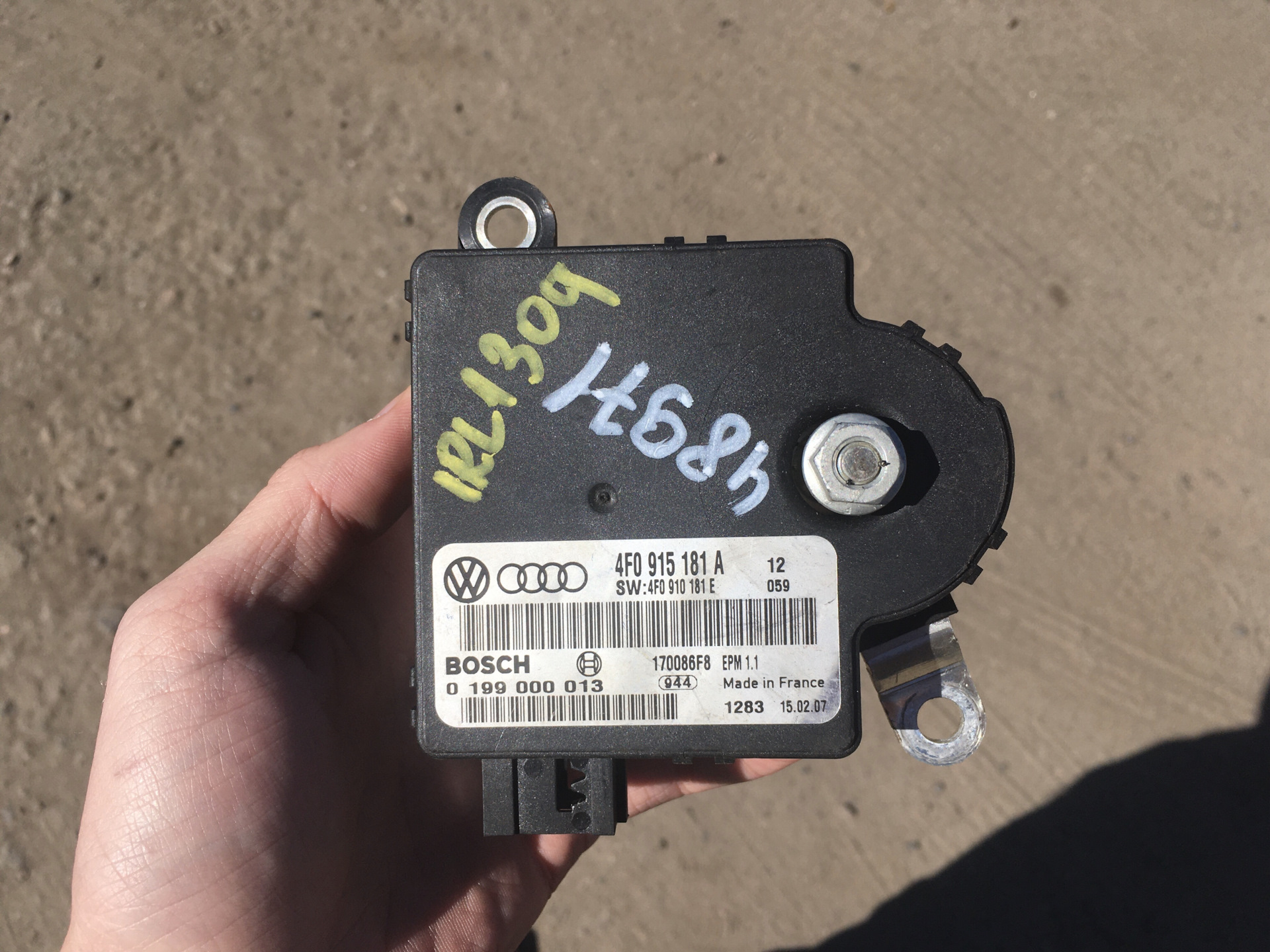 [ 16 ] Замена блока управления АКБ — Audi A6 (C6), 3,2 л, 2006 года ...