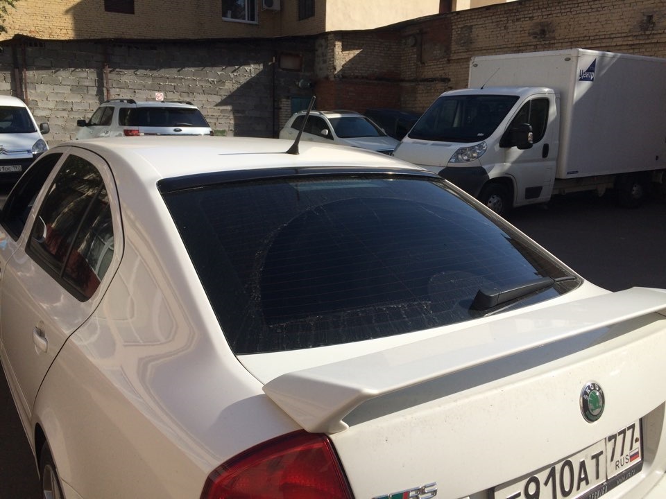 Накладка на заднее стекло — Skoda Octavia RS A5 Mk2, 2 л, 2012 года ...