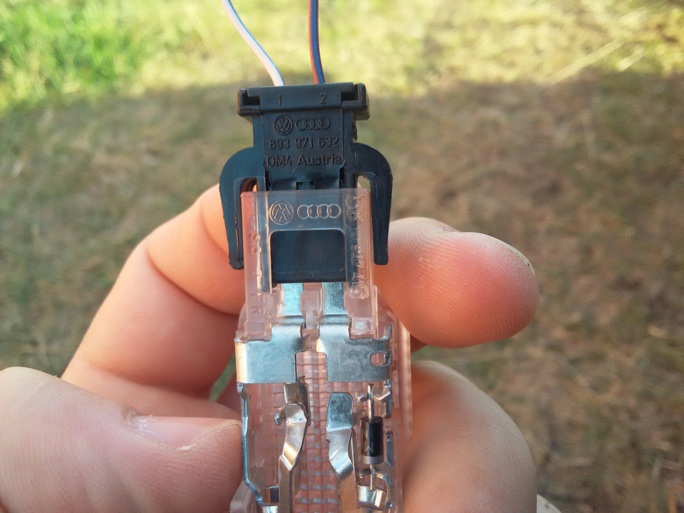 893971632 РАЗЬЕМ 2 PIN/GEHAEUSE VAG | Запчасти на DRIVE2