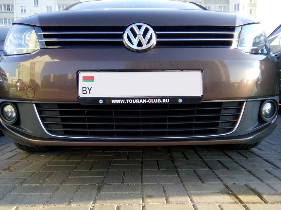 Кружка с клубной эмблемой и клубные номерные рамки — Volkswagen Touran ...