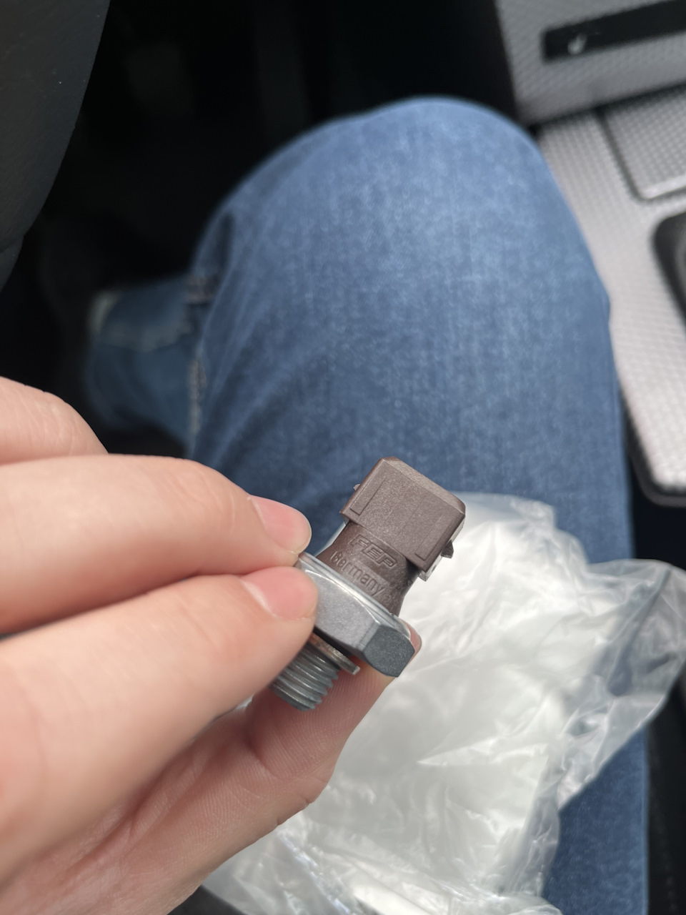 Замена датчика давления масла — BMW 5 series (E60), 3 л, 2005 года ...