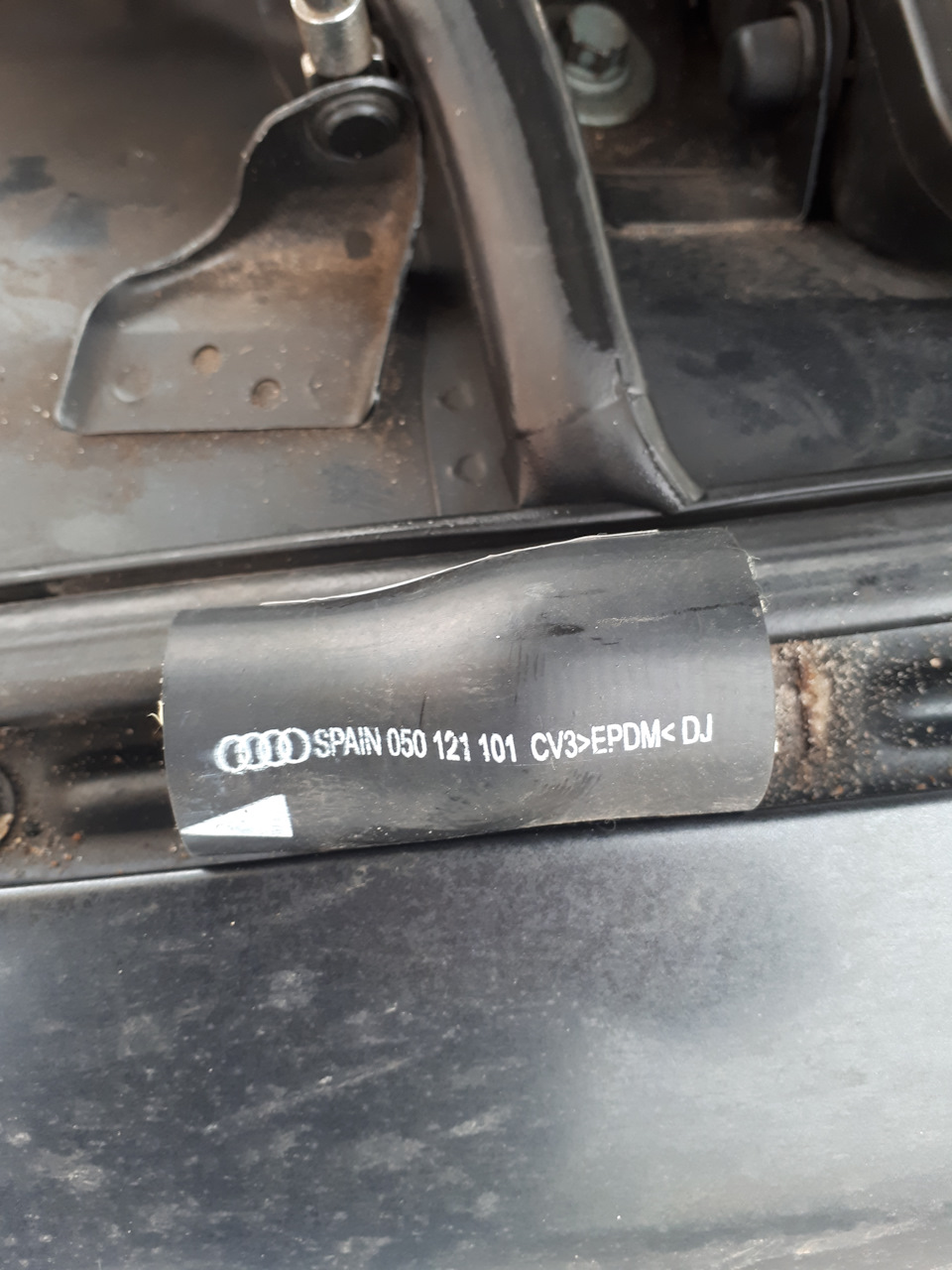 050121101 Патрубок VAG | Запчасти на DRIVE2