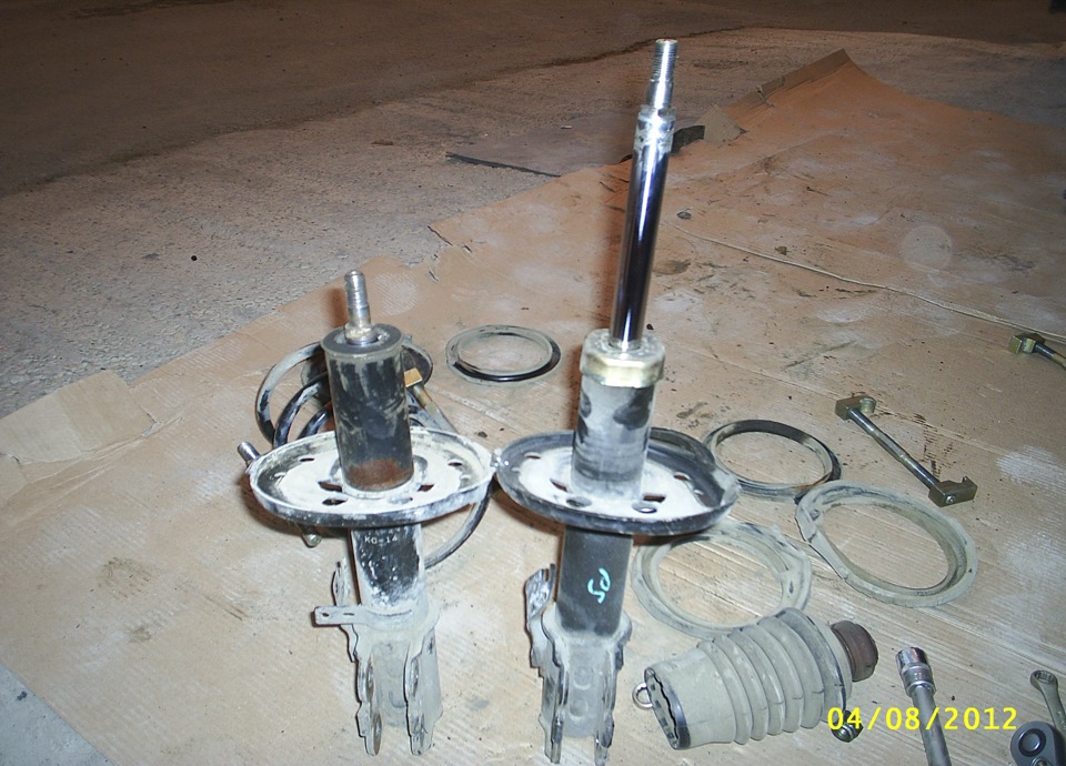 Замена вертикальных сайлентблоков передних рычагов и еще помелочи ...