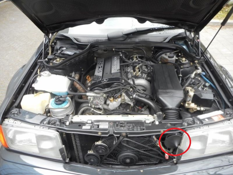 Ищу вот такую детальку на воздуховод — Mercedes-Benz 190 (W201), 2,5 л ...