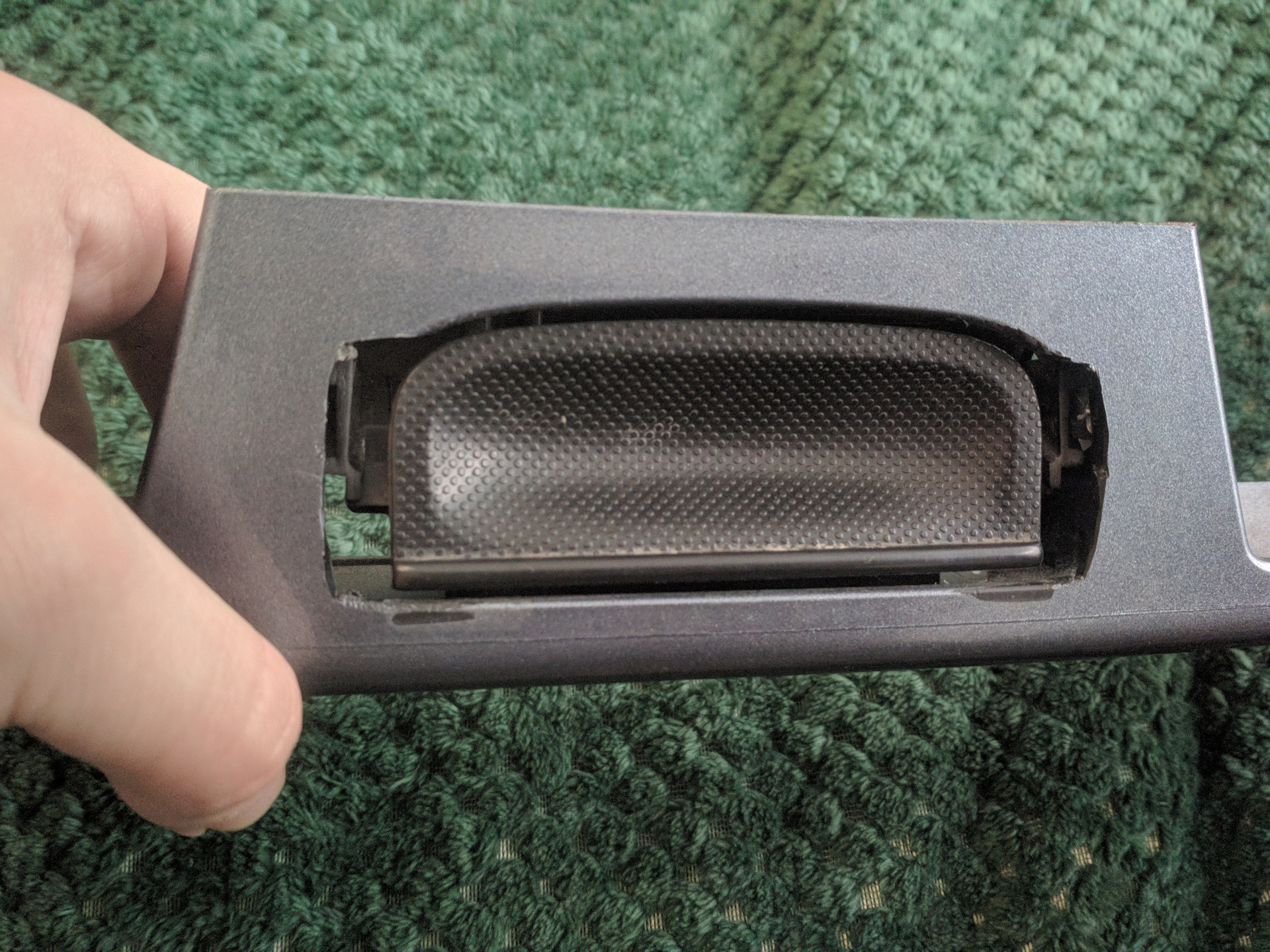 Замена кнопки багажника — Citroen Grand C4 Picasso (1G), 1,6 л, 2009 ...