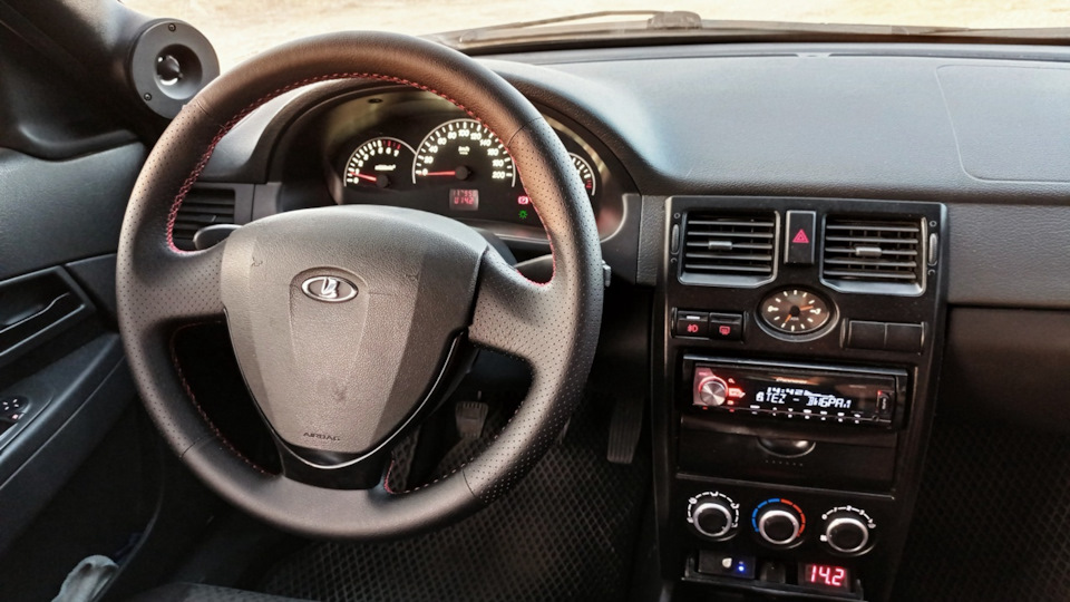 Обшивка руля v2.0 "Пермь-рулит". — Lada Приора хэтчбек, 1,6 л, 2012 ...