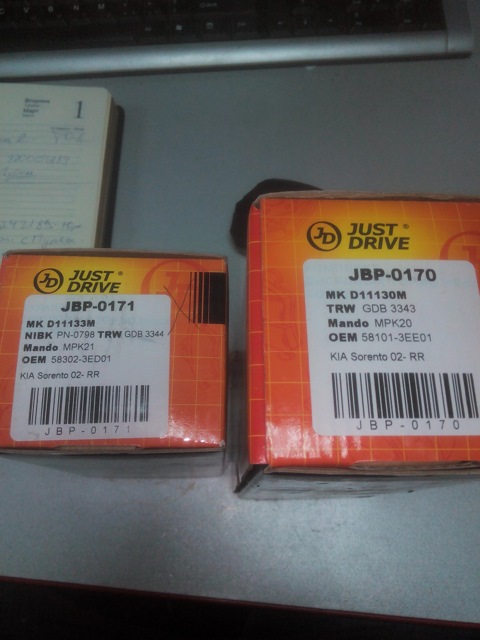 581013EE01 КОМПЛЕКТ ТОРМОЗНЫХ КОЛОДОК С НАКЛАДКАМИ (4ШТ) KIA HYUNDAI ...