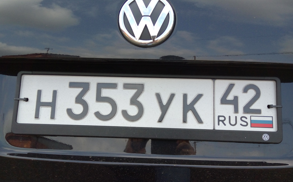 Оригинальные номерные рамки VW — Volkswagen Polo Sedan, 1,6 л, 2012 ...