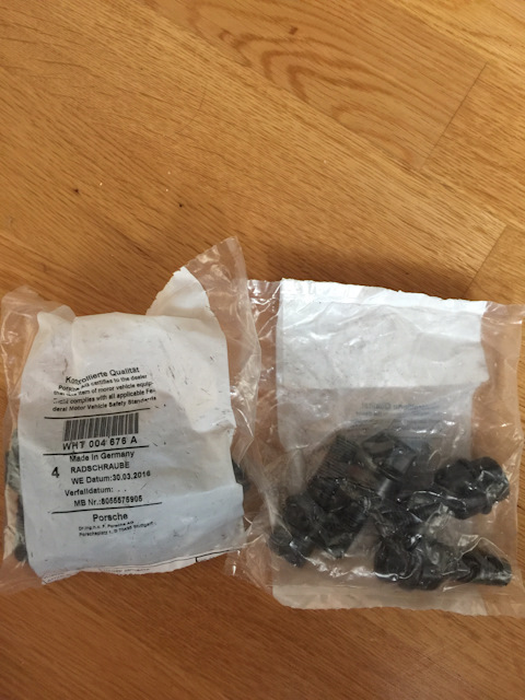 WHT004676A БОЛТ КОЛЕСНЫЙ черный неметаллик VAG | Запчасти на DRIVE2