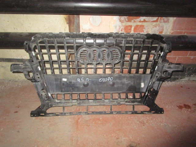 Решетка радиатора Audi Q5 2008- после 2012 Оригинальный номер 8R0853651 ...
