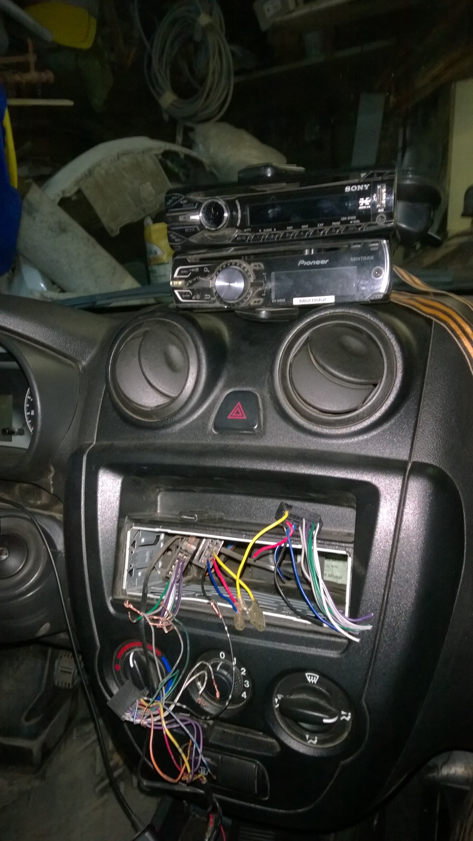 Pioneer inside — Lada Гранта (1G), 1,6 л, 2012 года | автозвук | DRIVE2