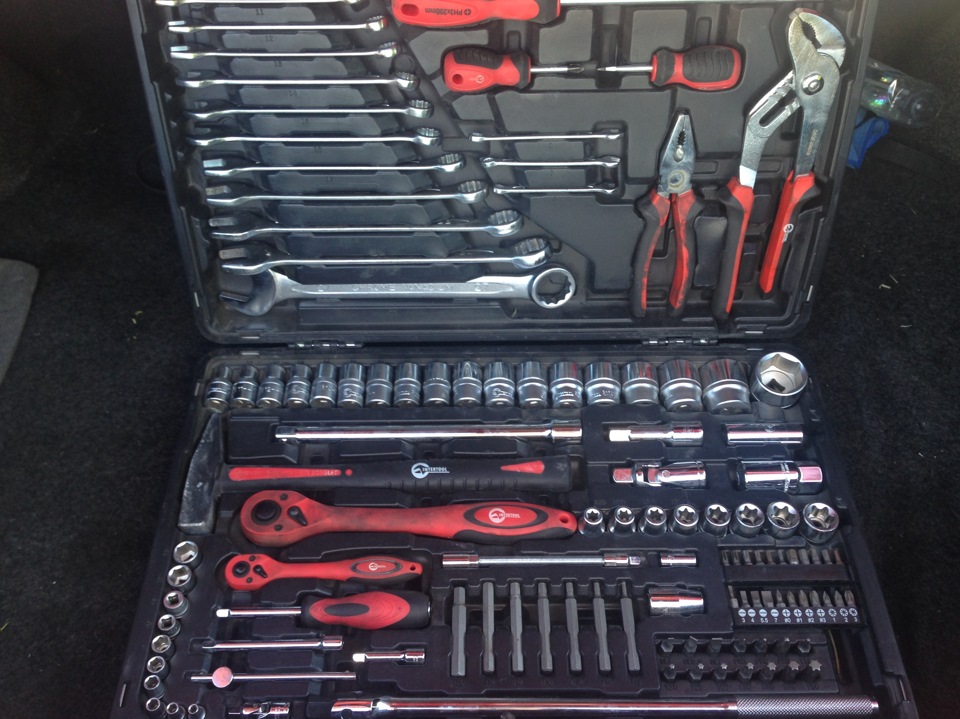 Gifts: License plate & tool kit — Ford Mustang (4G), 3,8 л, 1994 года ...