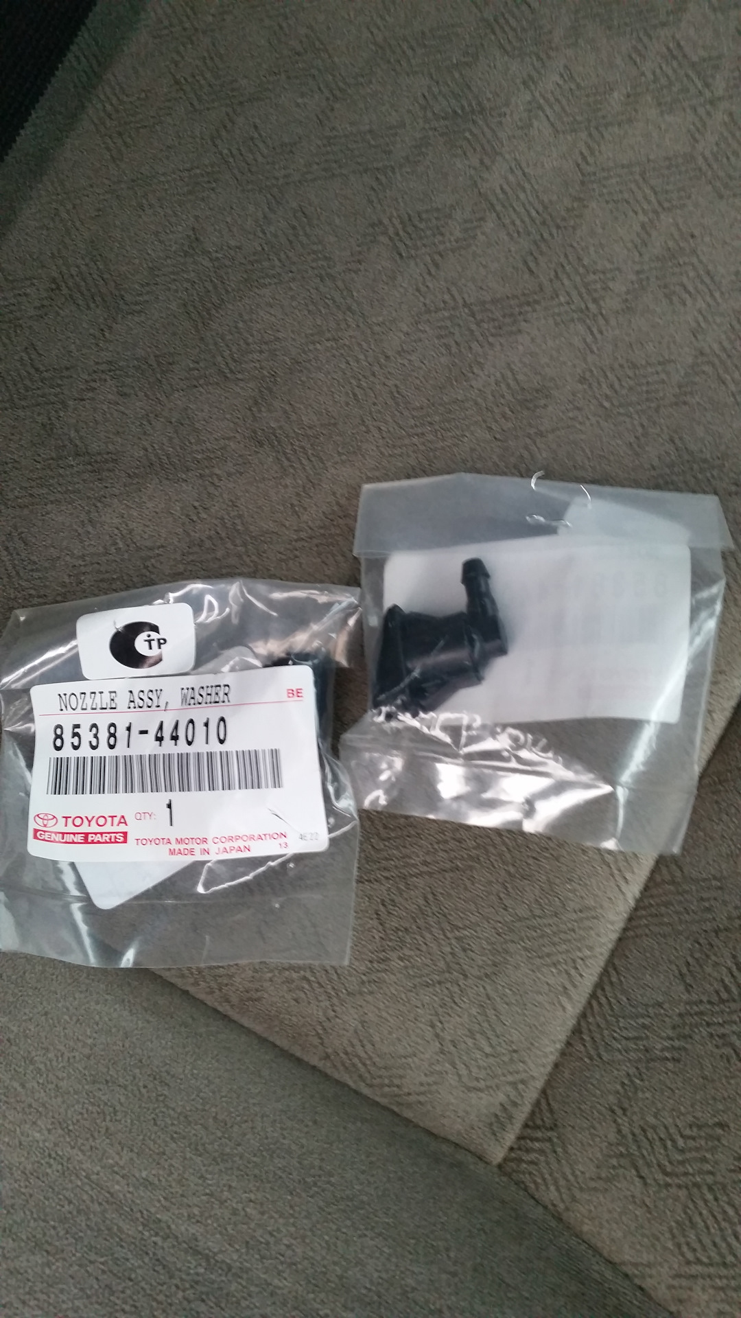 Замена форсунок омывателя стекла — Toyota Corolla (120), 1,5 л, 2003 ...