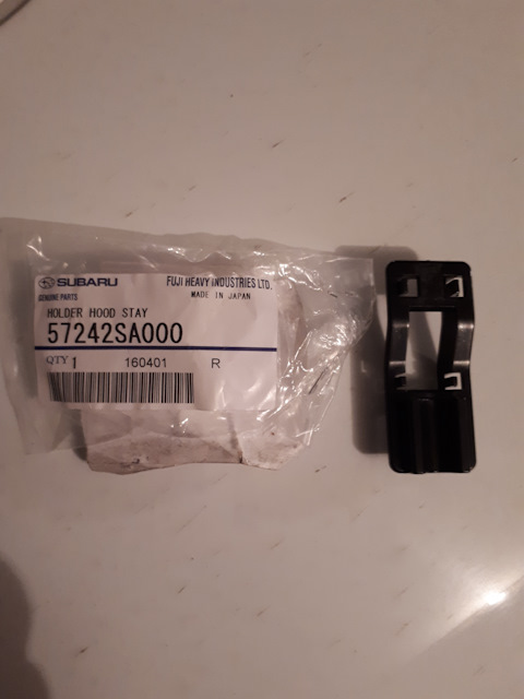 57242SA000 Скоба-фиксатор стойки капота SUBARU | Запчасти на DRIVE2