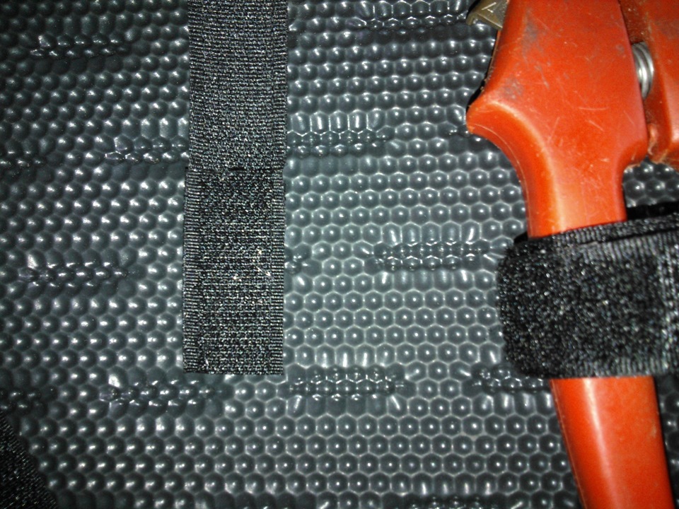 Проклеил коврики в салоне, чтобы не ёрзали — Renault Scenic II, 1,5 л ...