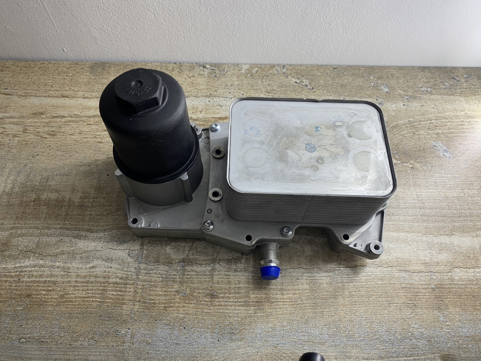 LR022895 Переходник масляного фильтра Jaguar Land Rover | Запчасти на ...