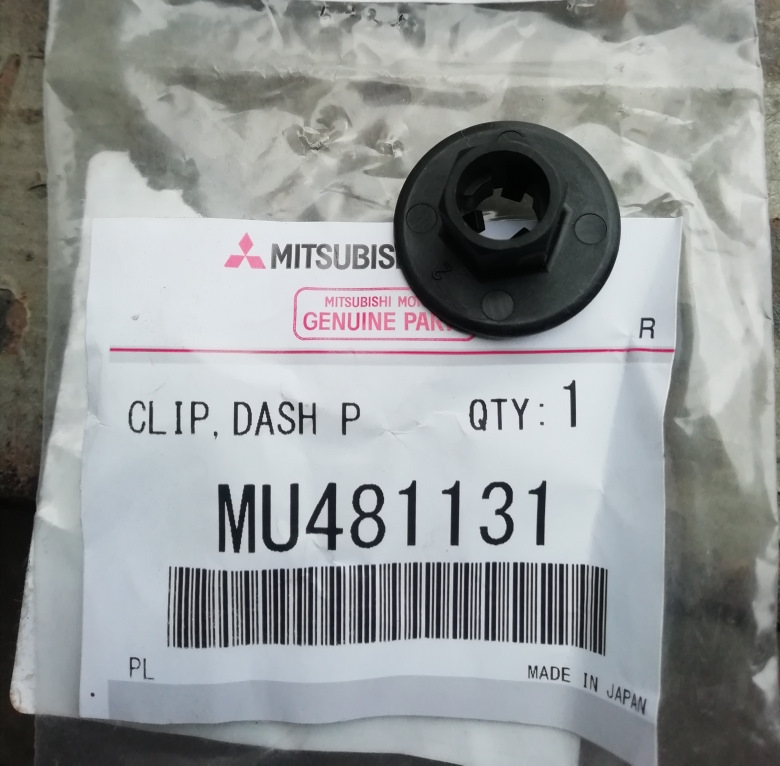 Клипсы крепления заднего подкрылка. — Mitsubishi Outlander XL, 3 л ...