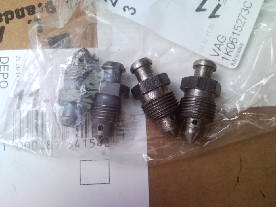 1K0615273C Штуцер прокачки тормозов VAG | Запчасти на DRIVE2