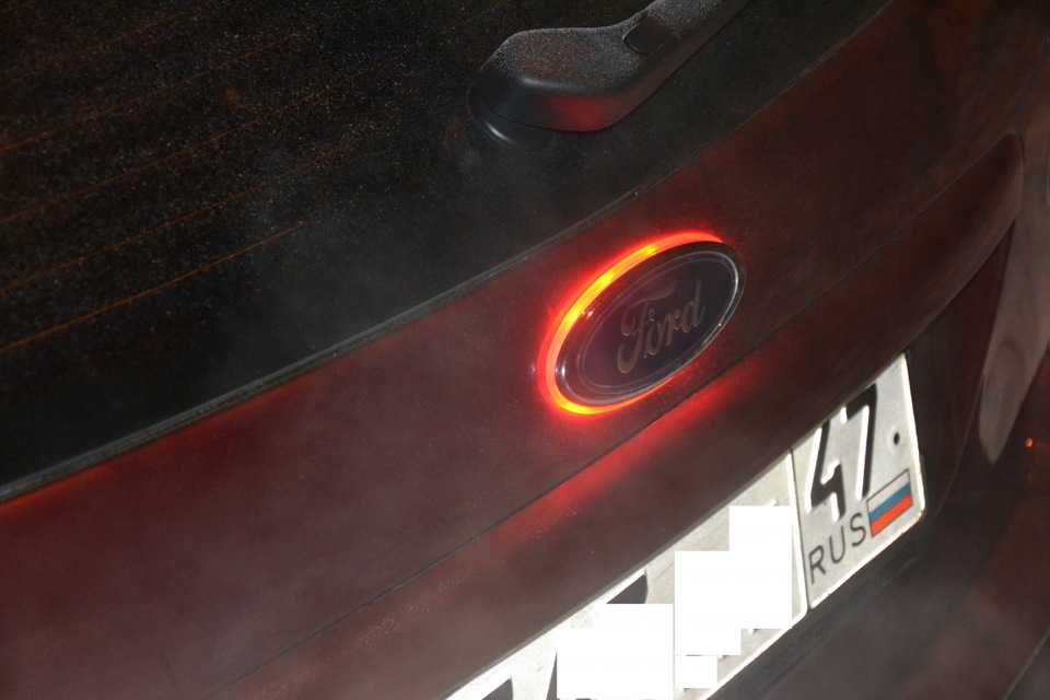 логотип с подсветкой — Ford Focus Hatchback II, 2 л, 2007 года ...