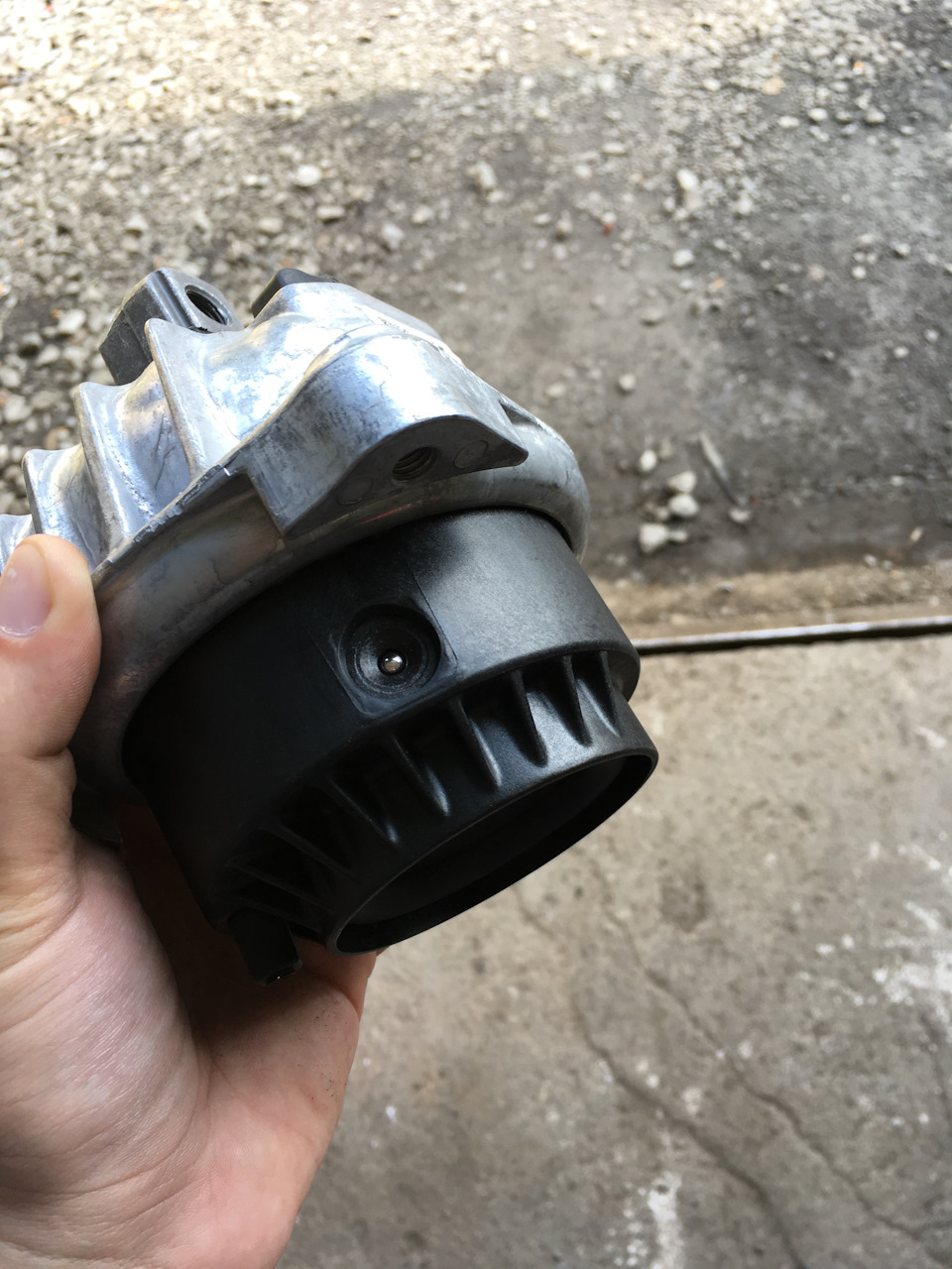 Замена колодок, подушки двигателя, визит в горе сервис. — BMW 5 series ...