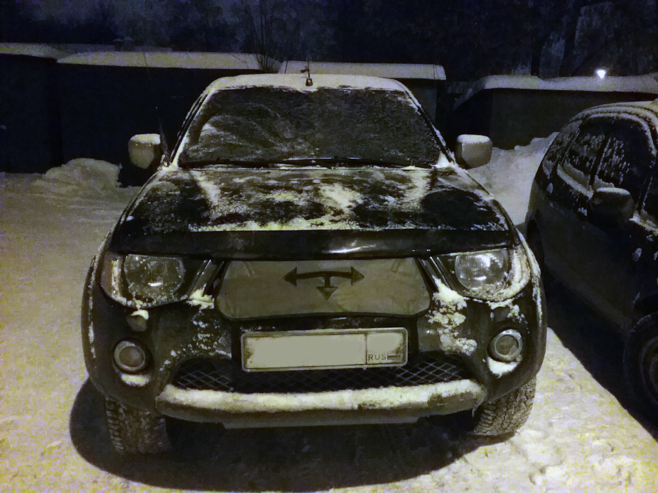 Утеплитель решетки радиатора L200 — Mitsubishi L200 (4G), 2,5 л, 2008 ...